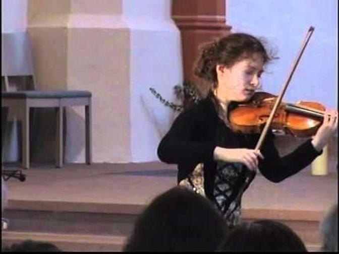 Caroline Adomeit plays Scarborough Fair | Videos | Violinbow | Gan Jing ...
