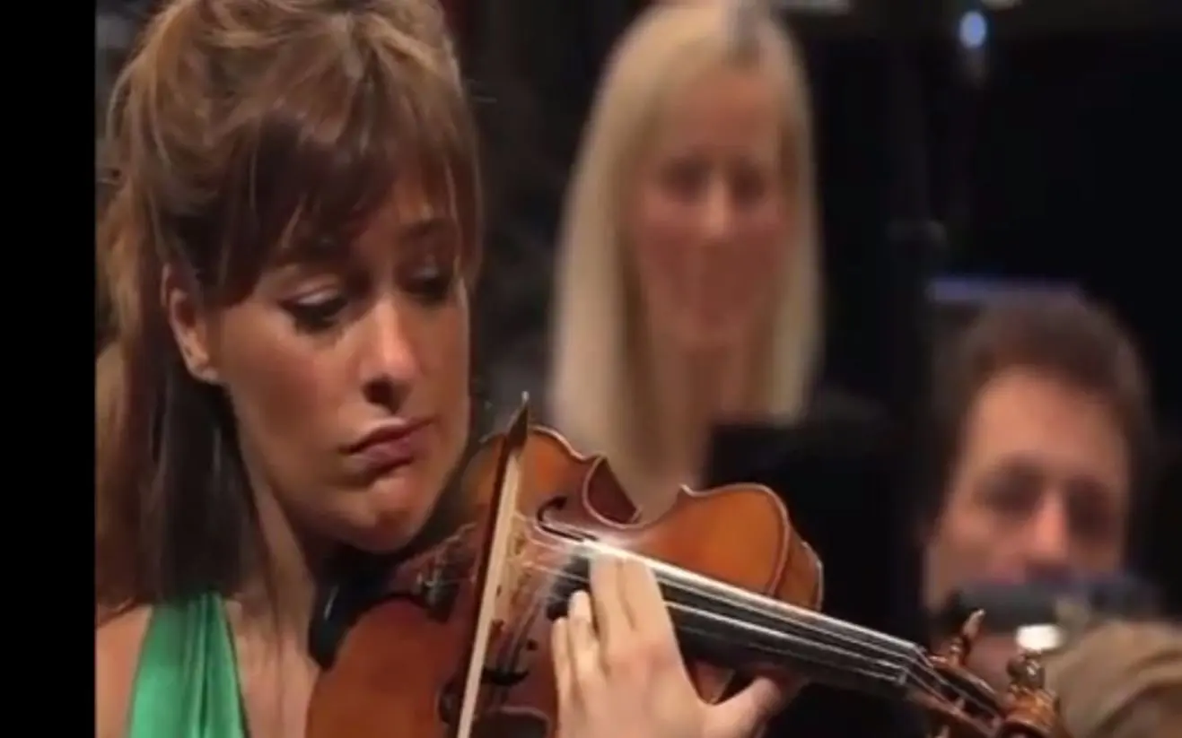 【Nicola Benedetti】 MBE (born 20 July ... | 西西里舞曲 | Gan Jing World